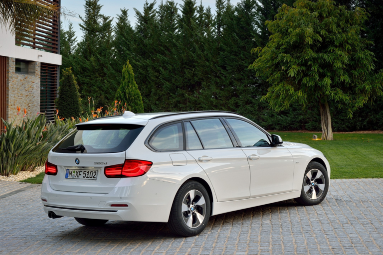 BMW Alpine White: Everything You Should Know! (Full Guide)