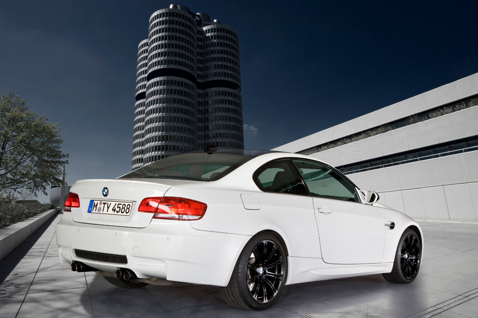 BMW Alpine White: Everything You Should Know! (Full Guide)