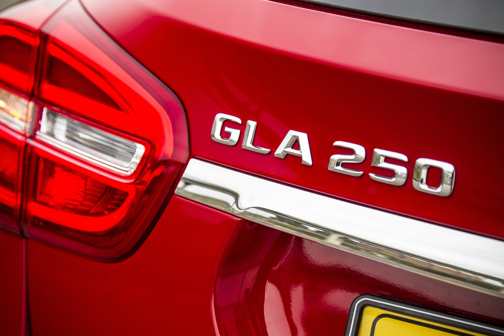 Mercedes GLA 200 vs. GLA 250: 4 Differences & Which Is Best?