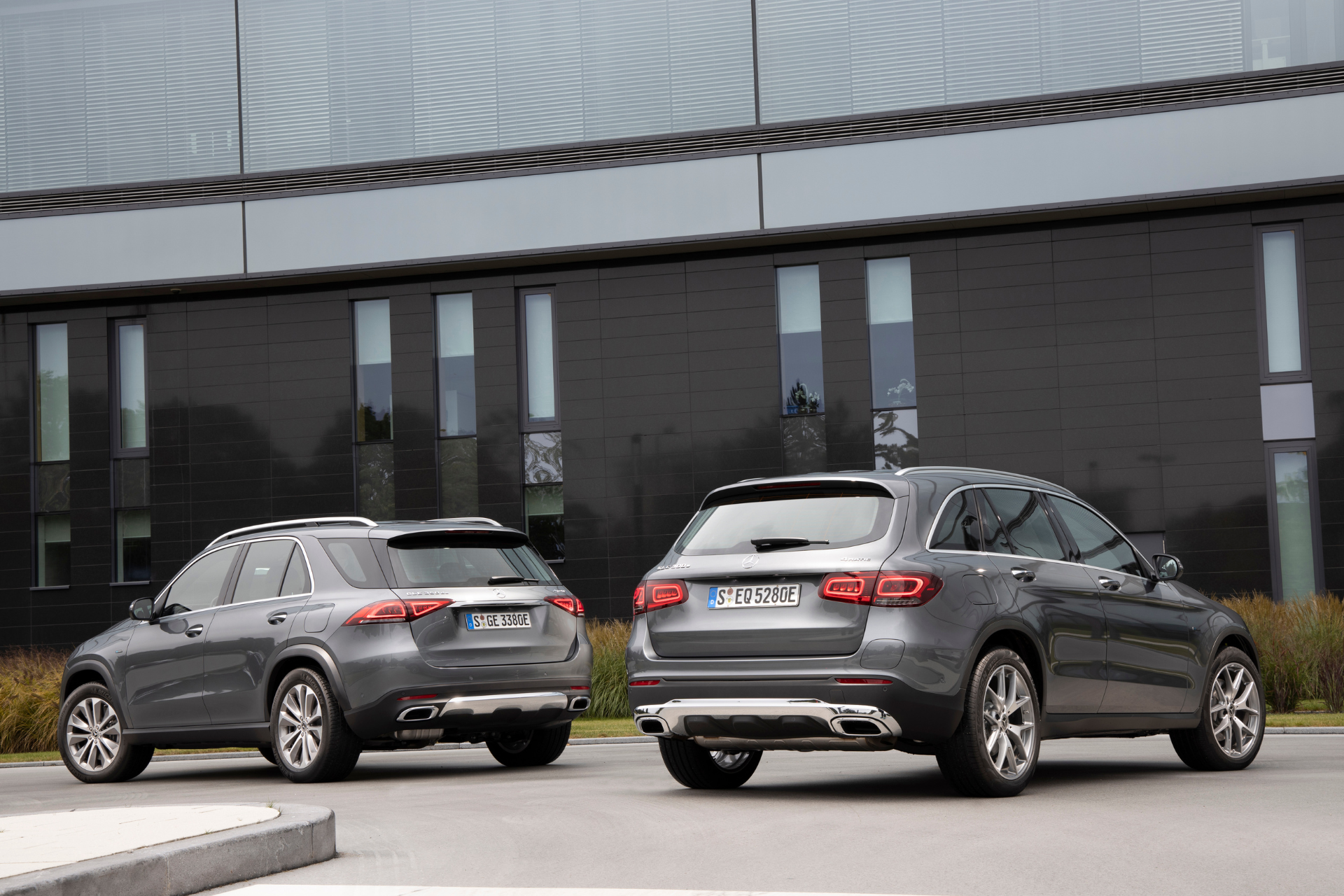Mercedes GLC 300 vs. GLE 350: 9 Differences & Which Is Best?